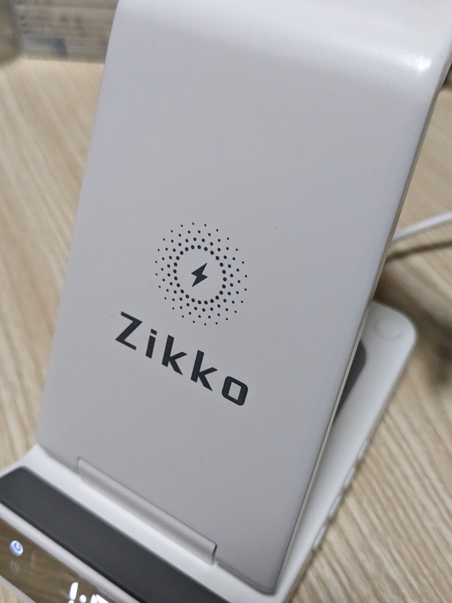 【便利】充電スタンドで複数台同時充電！その名もZiiko！届いたのでレビュー | ベターライフブログ